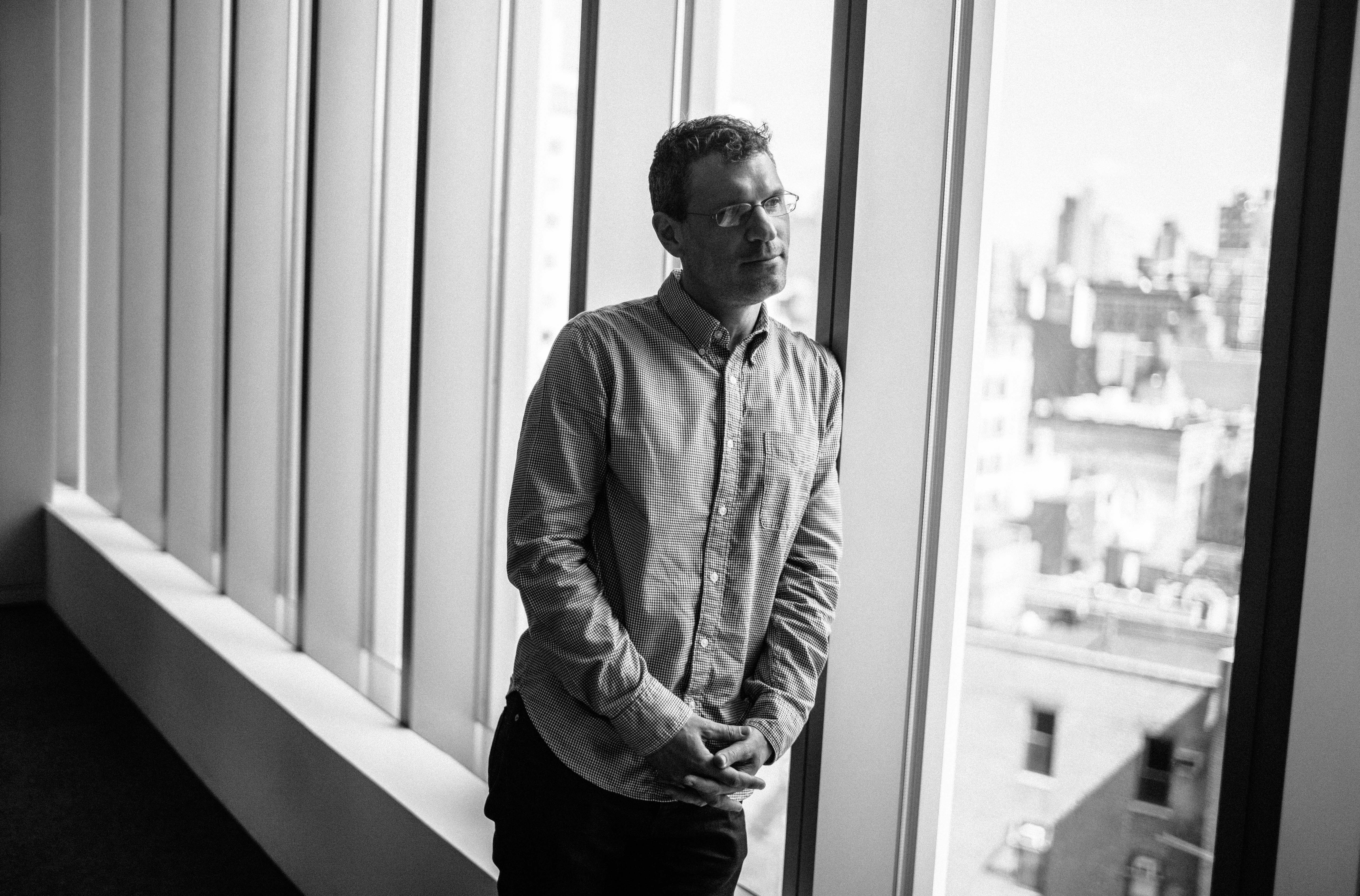 Competitive advantage, platforms and the power of network effects